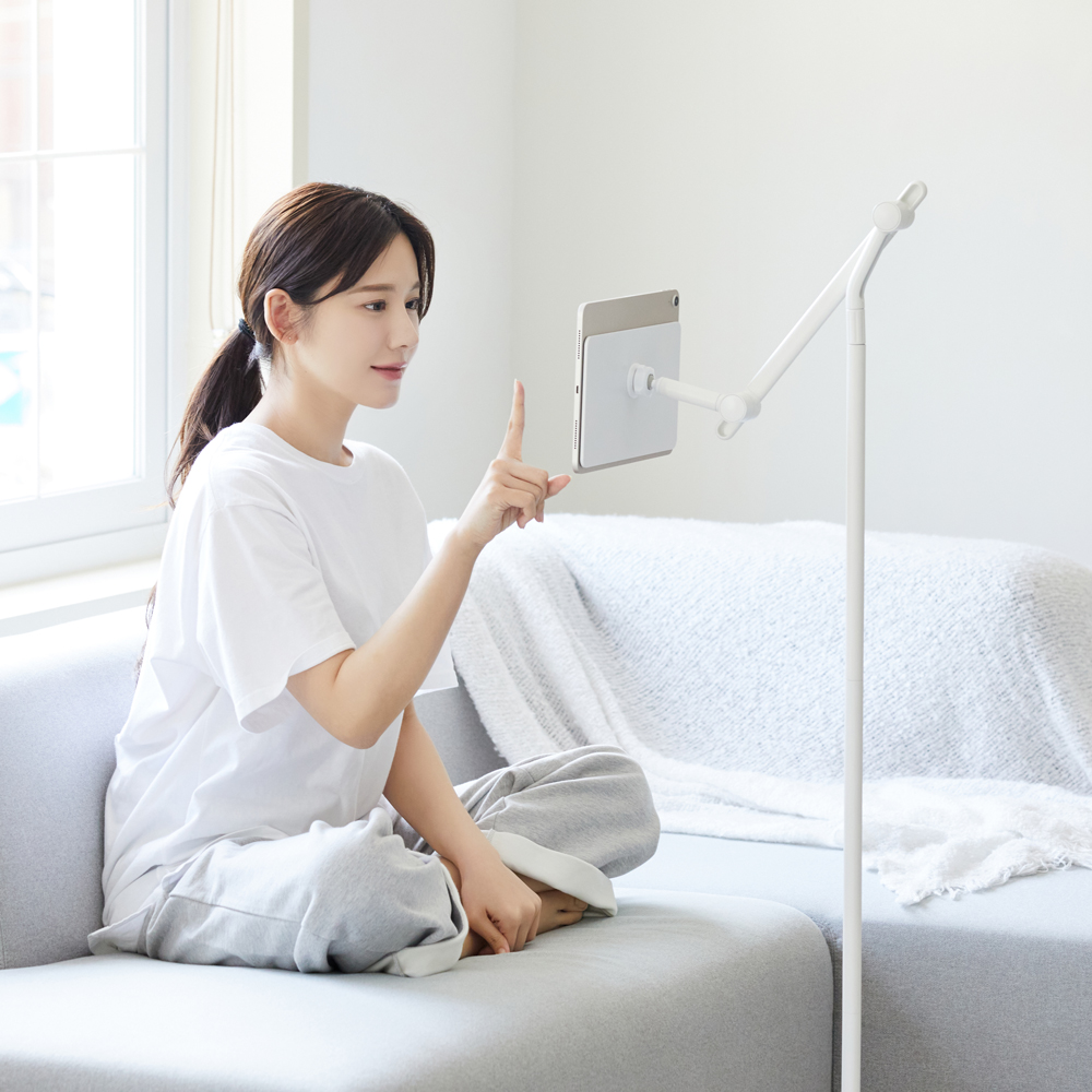 지니비 패드바이미 마그네틱 아이패드 거치대 침대 스탠드형 - Frisbee